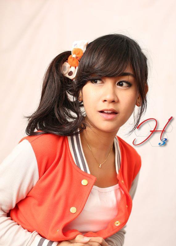 POLLING CELEB JUST FOR FUN Pillih mana nih Anisa chibi / Melody JKT48 ...