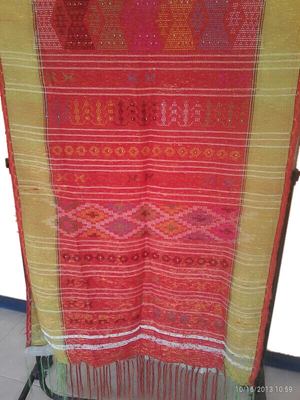 Jatiwaringin: Jual Cepat dan Murah Kain Ulos/Hiou asli Rp. 50.000 ...