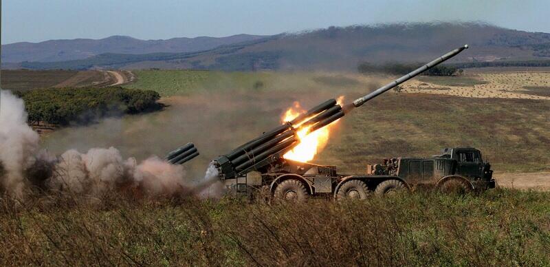 (Gambar) Latihan penembakan roket MLRS Rossiya | KASKUS