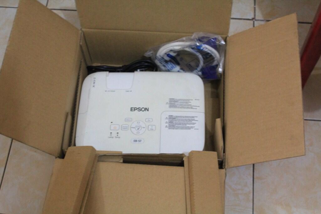 Terjual Obral Murah Lcd Proyektor / Infocus mulai harga 1 jtan , Merk ... Terjual Obral Murah Lcd Proyektor / Infocus mulai harga 1 jtan , Merk ...