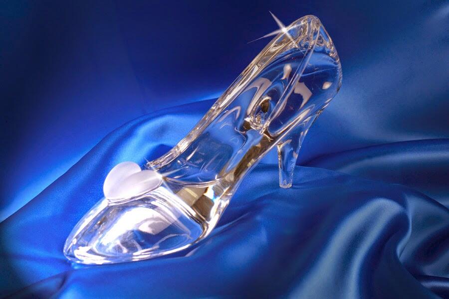 sepatu kaca cinderella yang susah dicari dan hanya ada di dunia dongeng ...