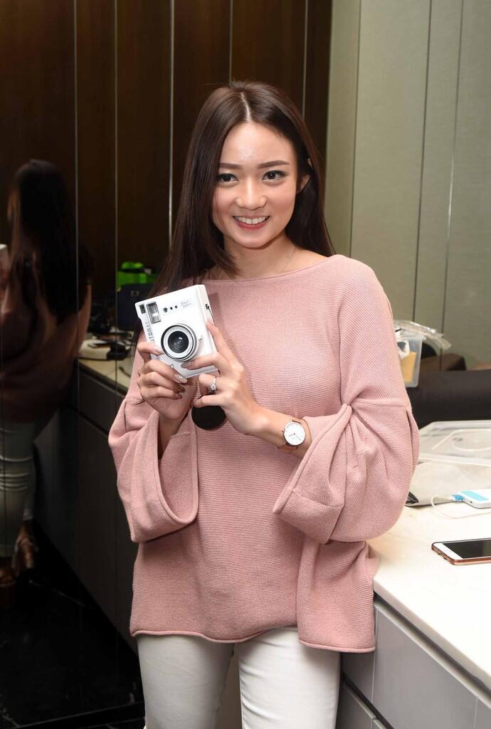 Stella Cornelia Temani Fandy Chow Fitting Baju | KASKUS