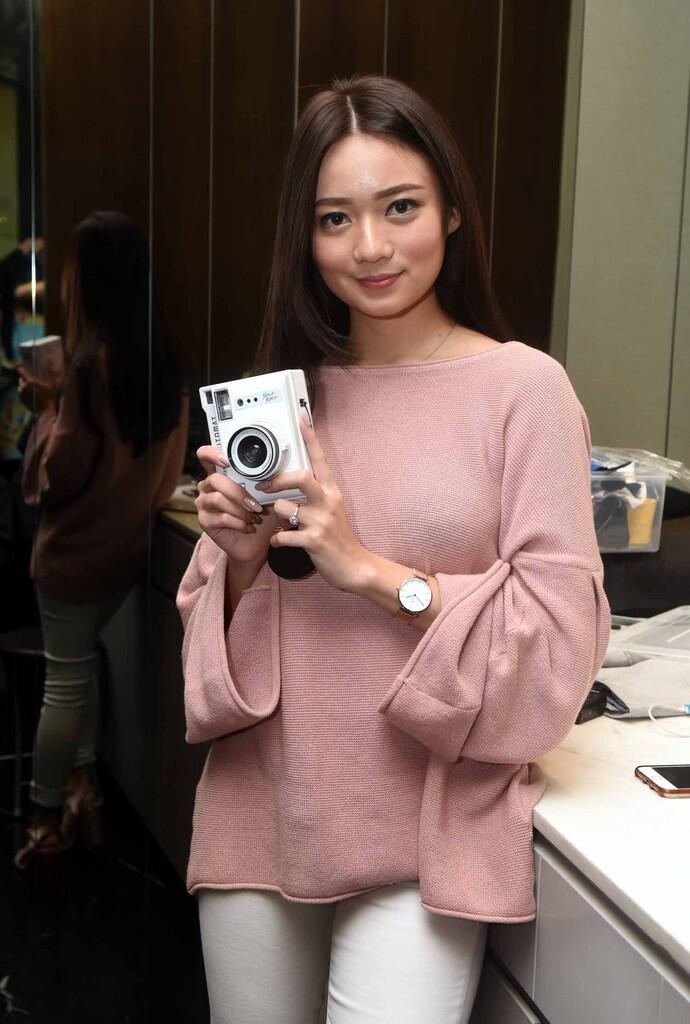 Stella Cornelia Temani Fandy Chow Fitting Baju | KASKUS