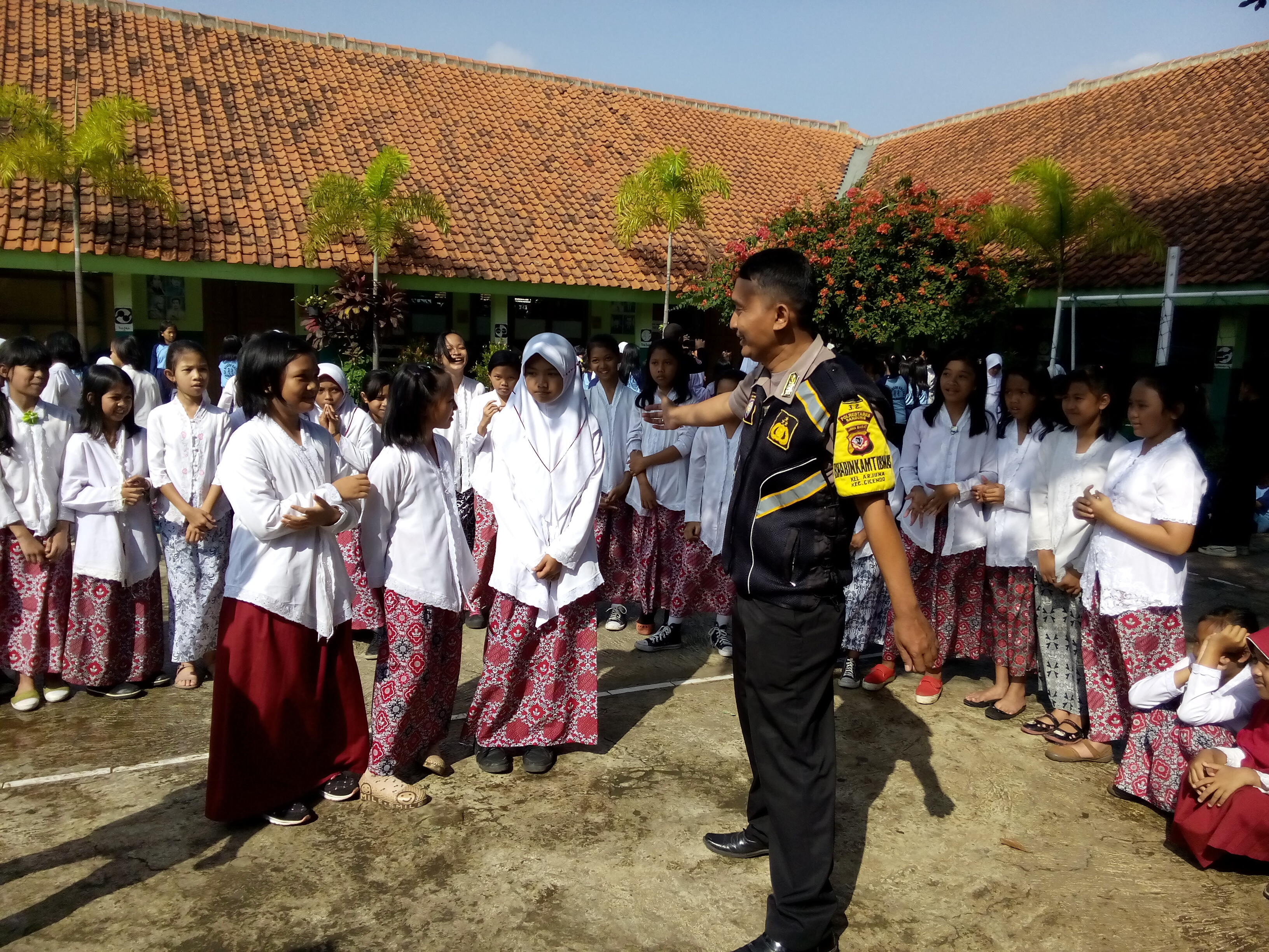 Ratusan SD di Bandung Barat tidak Memiliki Kepsek | KASKUS