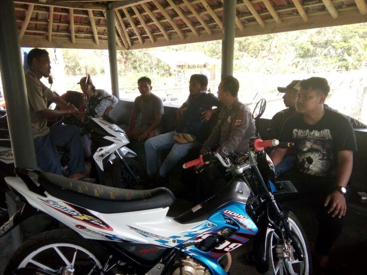 Bhabinkamtibmas Polsek Garawangi Jadikan Komunitas Ojek Sebagai Mitra ... Bhabinkamtibmas Polsek Garawangi Jadikan Komunitas Ojek Sebagai Mitra ...