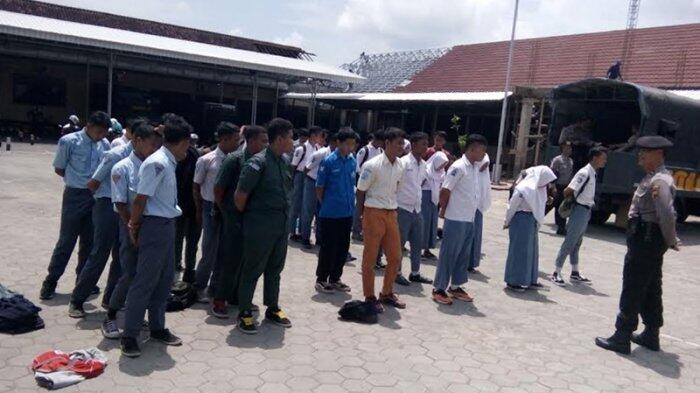 Bolos di Warung Kopi, Puluhan Pelajar di Surabaya Digaruk Satpol PP | KASKUS