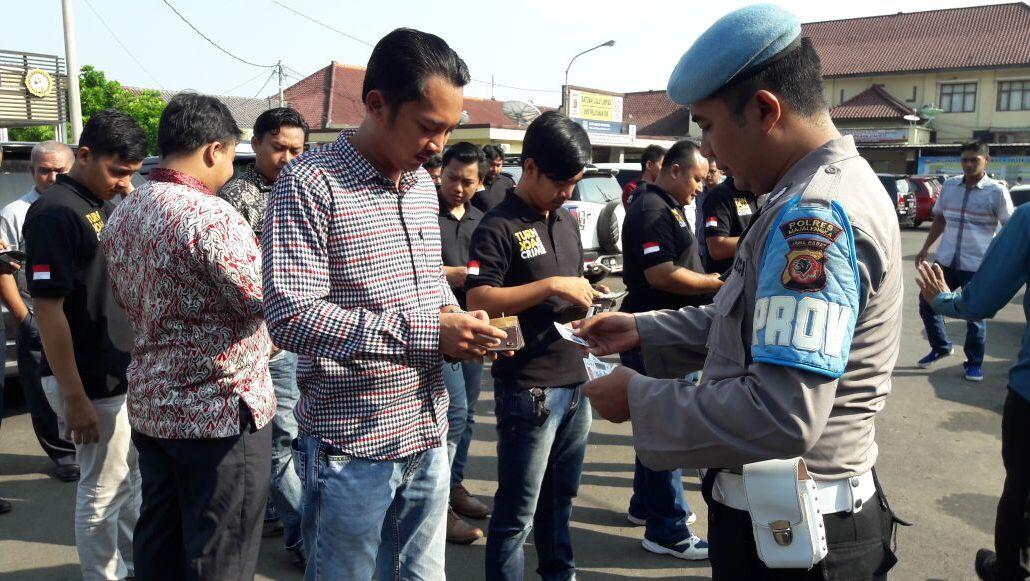 Propam Polres Majalengka Periksa Surat-Surat Kelengkapan Personel | KASKUS