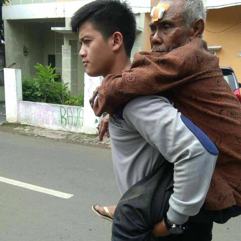 Ingin Temui Anaknya, Toto Jalan Kaki dari Jagakarsa ke Pancoran | KASKUS