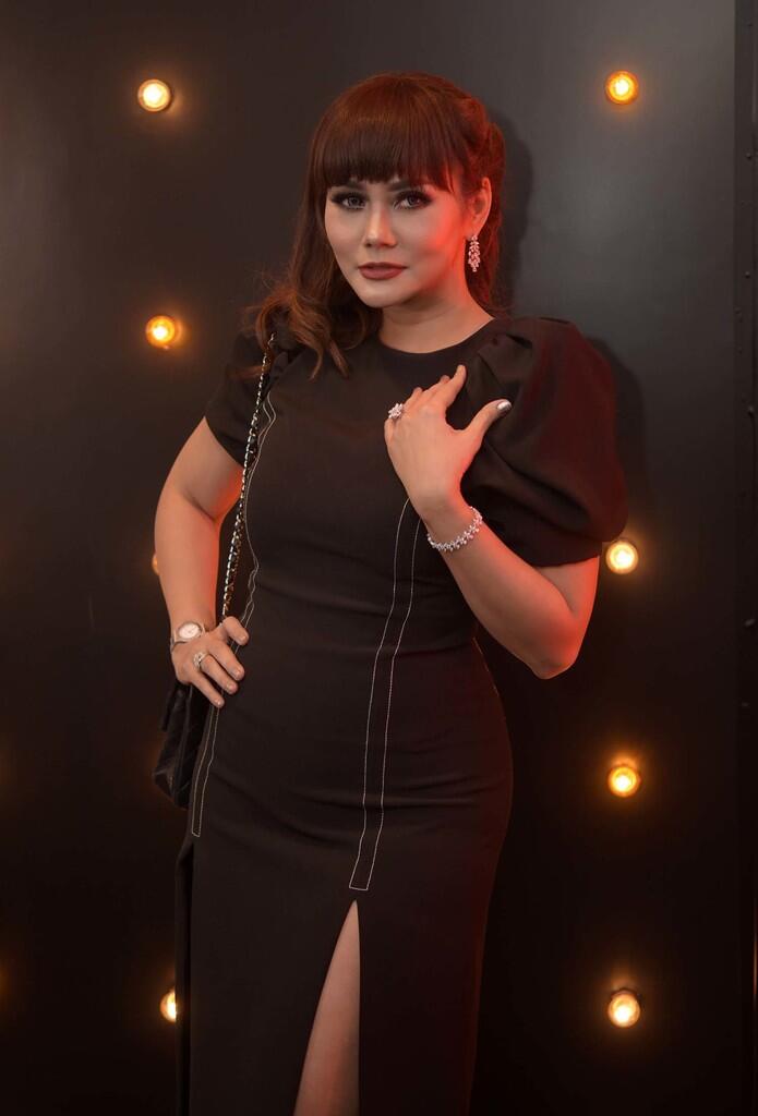 Anita Hara in Black | KASKUS