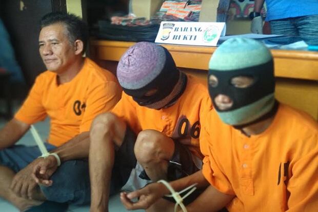 Penjual Ribuan Pil Obat Batuk Tanpa Izin Digerebek | KASKUS