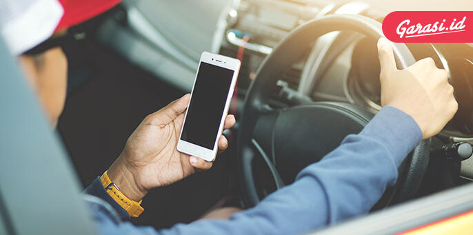 Polisi Mulai Lagi Larang Mengemudi Sambil Main HP | KASKUS