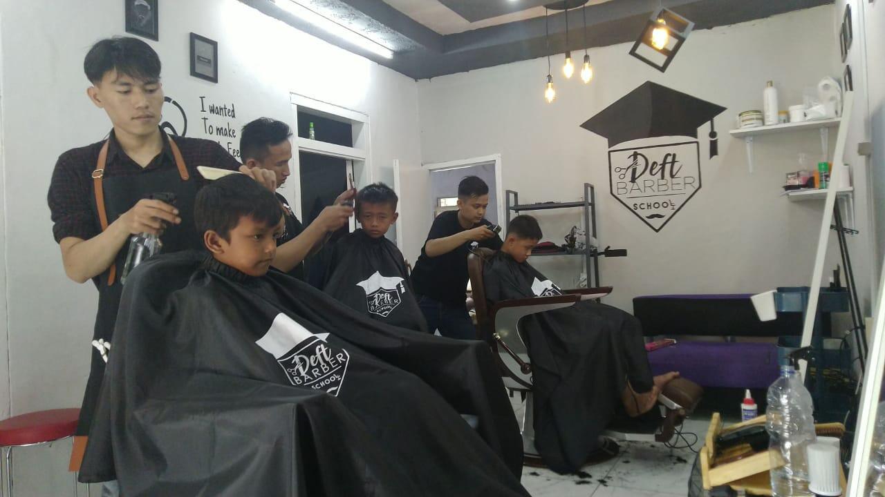 Kursus Barbershop / Potong Rambut di Deft Barber School | KASKUS