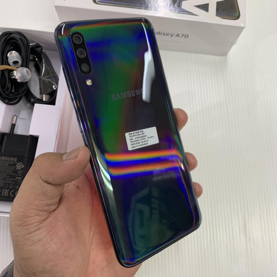 Terjual Samsung Galaxy A70 Black 6/128GB Super Mulus Garansi resmi SEIN ...