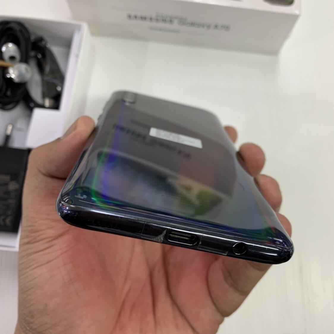 Terjual Samsung Galaxy A70 Black 6/128GB Super Mulus Garansi resmi SEIN ...