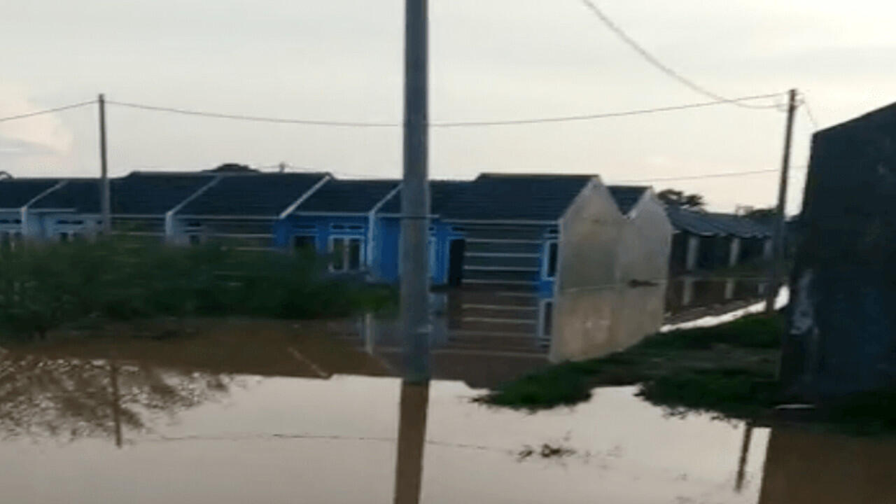 Warga Kaget Banjir 2020 Rendam Perumahan Rajeg Rajawali Residence | KASKUS