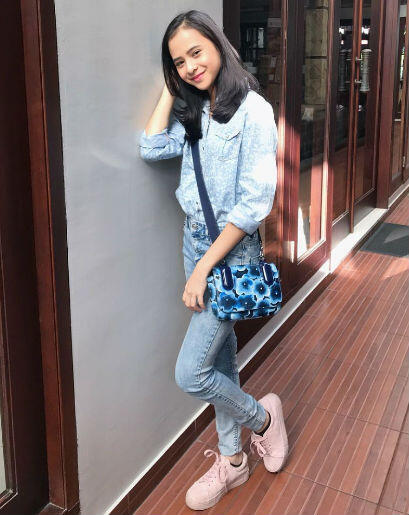 9 Inspirasi Outfit ala Cathy Fakandi, Gayanya Stylish & Youthful Abis ...