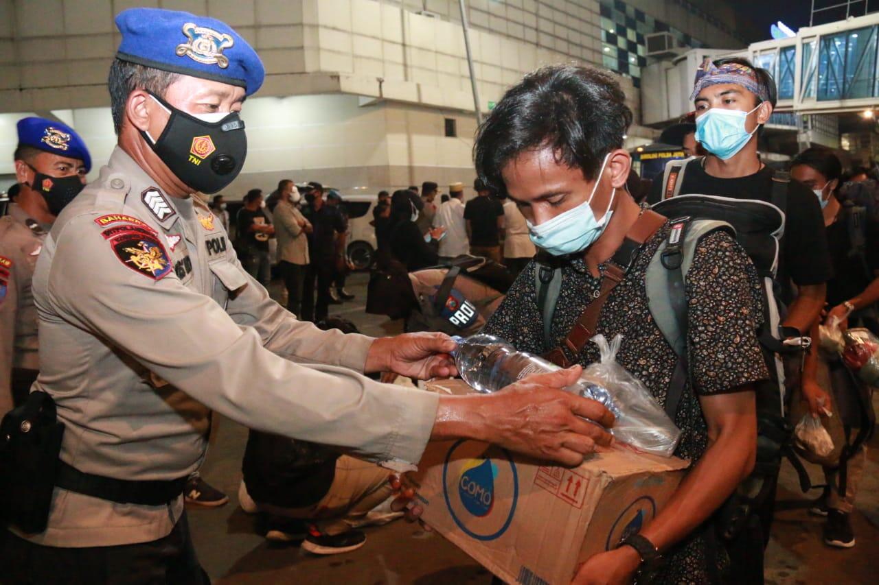Kapolda Kawal Kepulangan Ribuan Kader HMI Dari Pelabuhan Tanjung Perak ...