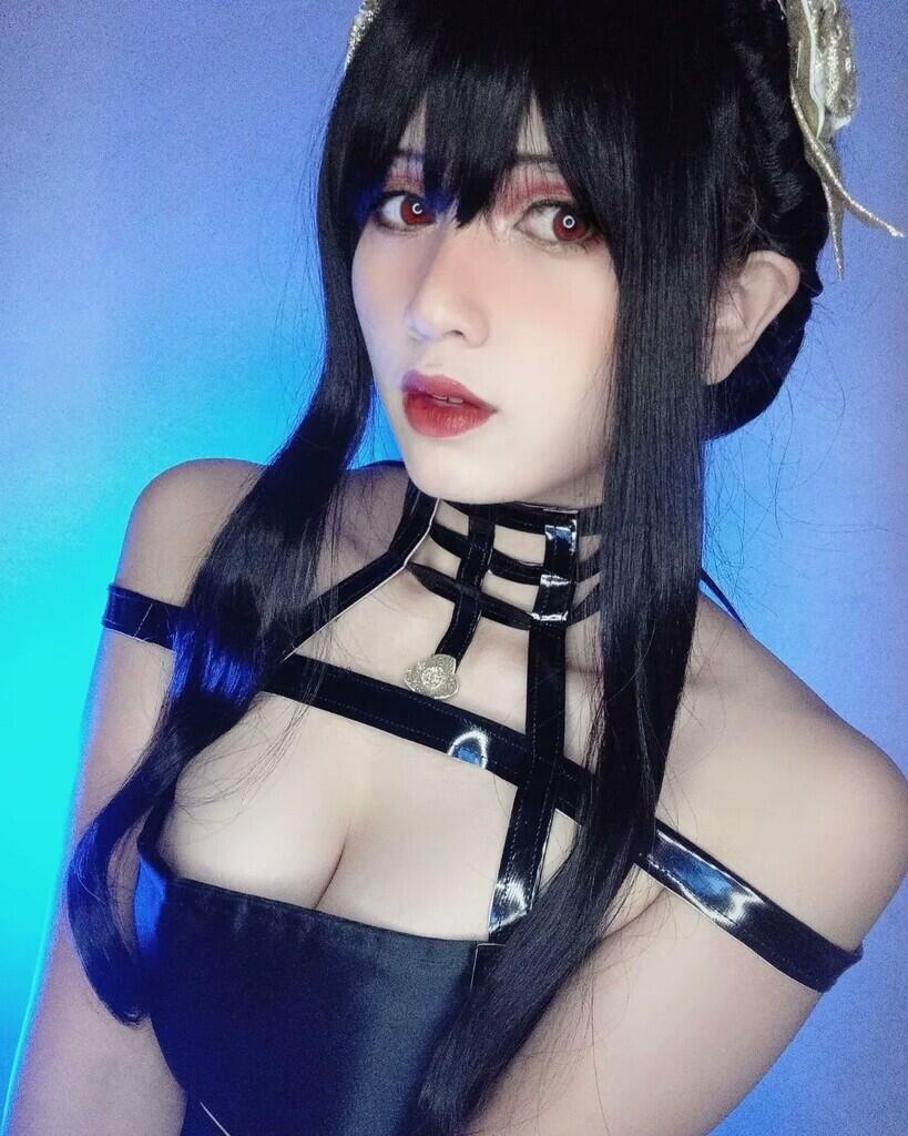Balasan Dari Tampak Sempurna Gadis Lucu Asal Jepang Cosplay Ala Yor