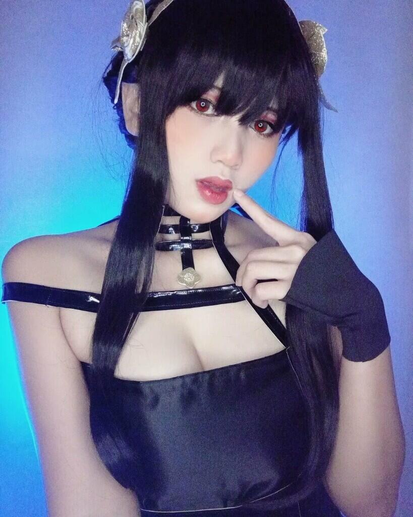 Balasan Dari Tampak Sempurna Gadis Lucu Asal Jepang Cosplay Ala Yor