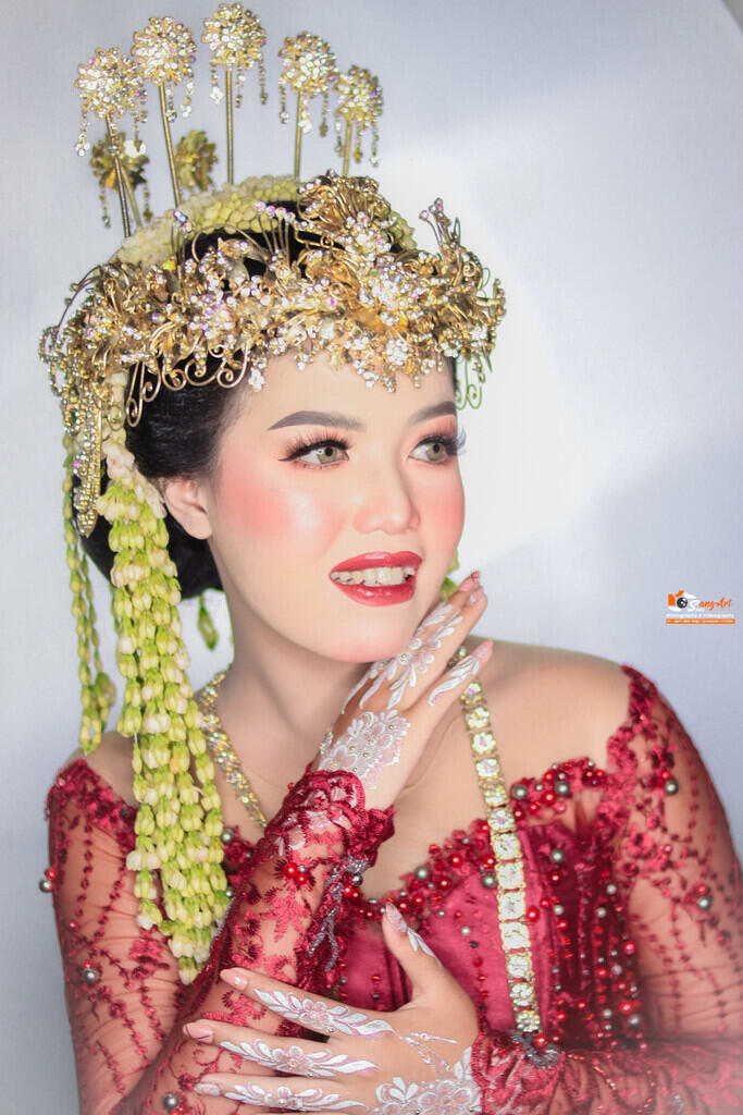 Inspirasi Gaya Foto Wedding Pengantin Perempuan Adat Jawa - By Sangart ...