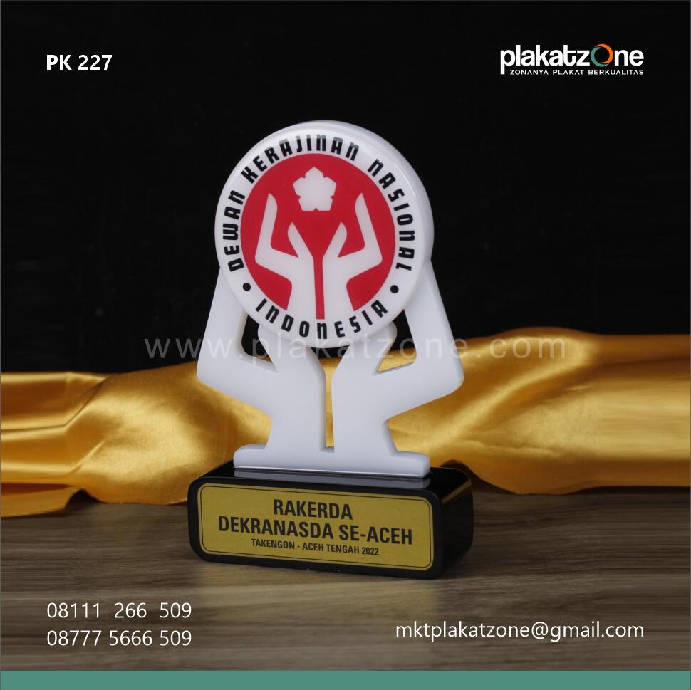 Mengenal Kelebihan Akrilik sebagai Material Plakat yang Elegan dan ...