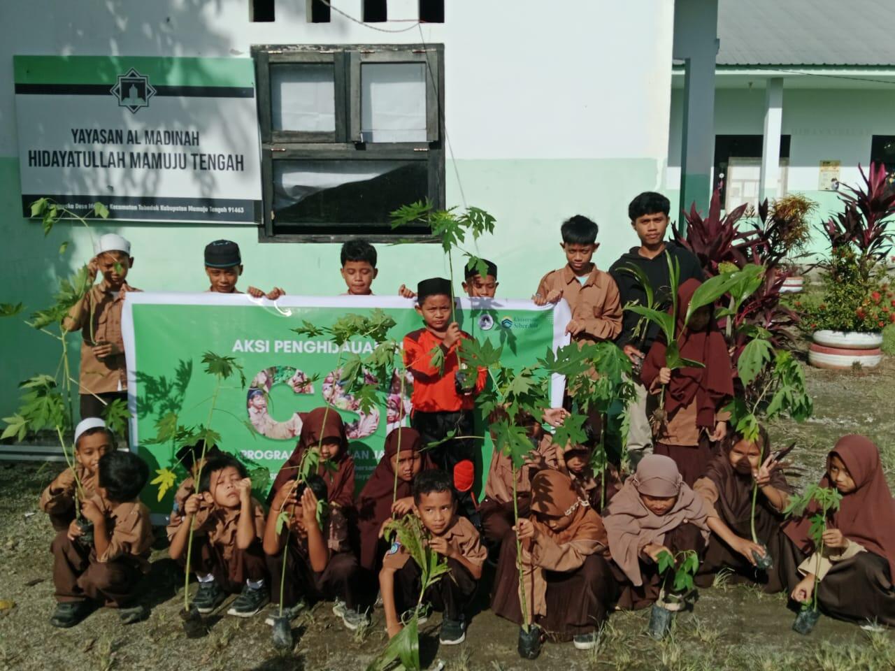 Menanam Pohon Bersama Siswa SD Integral Al Madinah Hidayatullah Tobadak ...