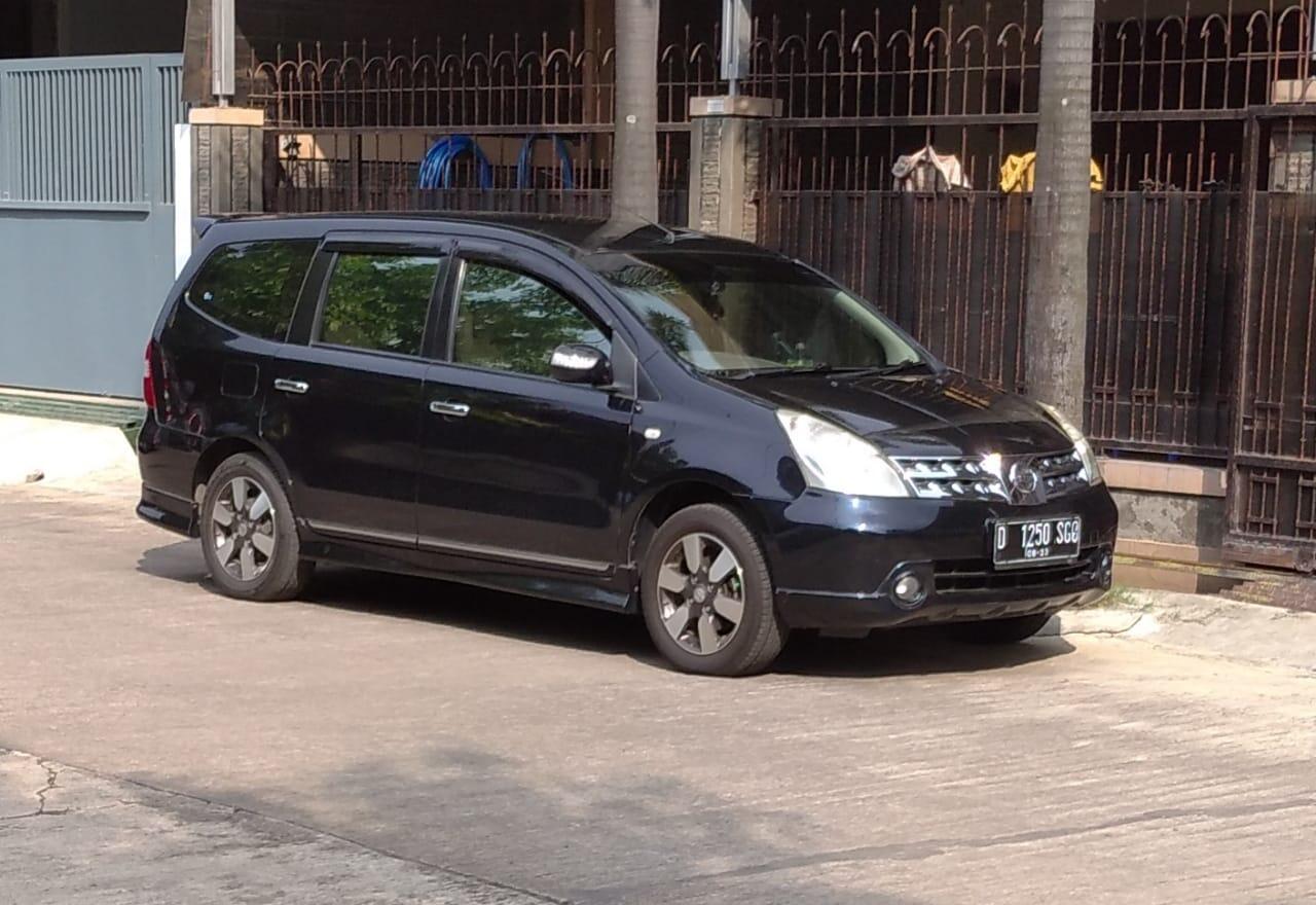 Dijual Nissan Grand Livina 1.8 MT | KASKUS