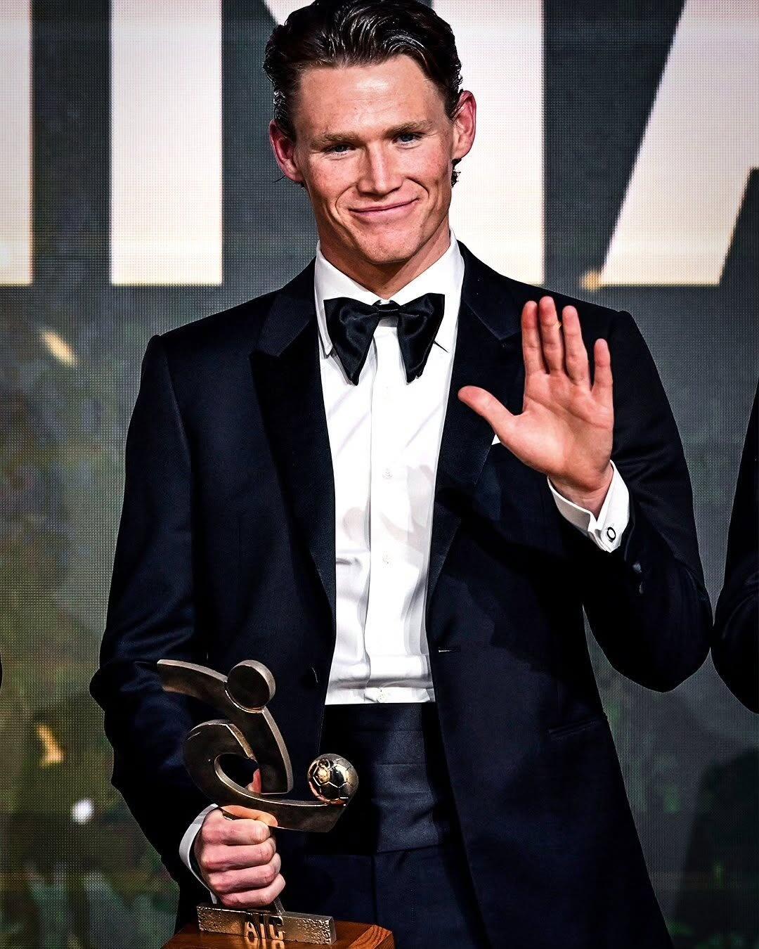 Gelandang Napoli, Scott McTominay, dinobatkan sebagai Pemain Terbaik ...