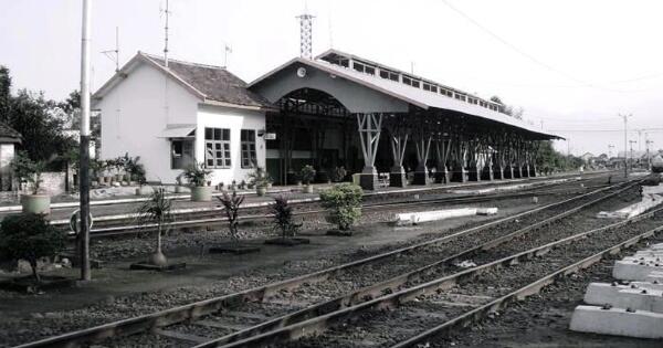 5 Stasiun Kereta Api Paling Kental Dengan Nuansa Horror | KASKUS