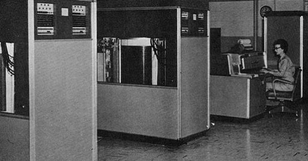 Harddisk Pertama di Dunia Pada Tahun 1956, Berat Mencapai 1 Ton ...