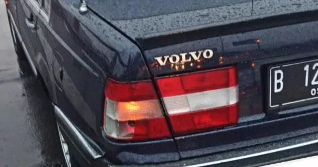 Usai Ditabrak Fortuner, Volvo Jadul ini Masih Oke – oke Aja | KASKUS