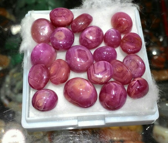 Batu Safir Merah
